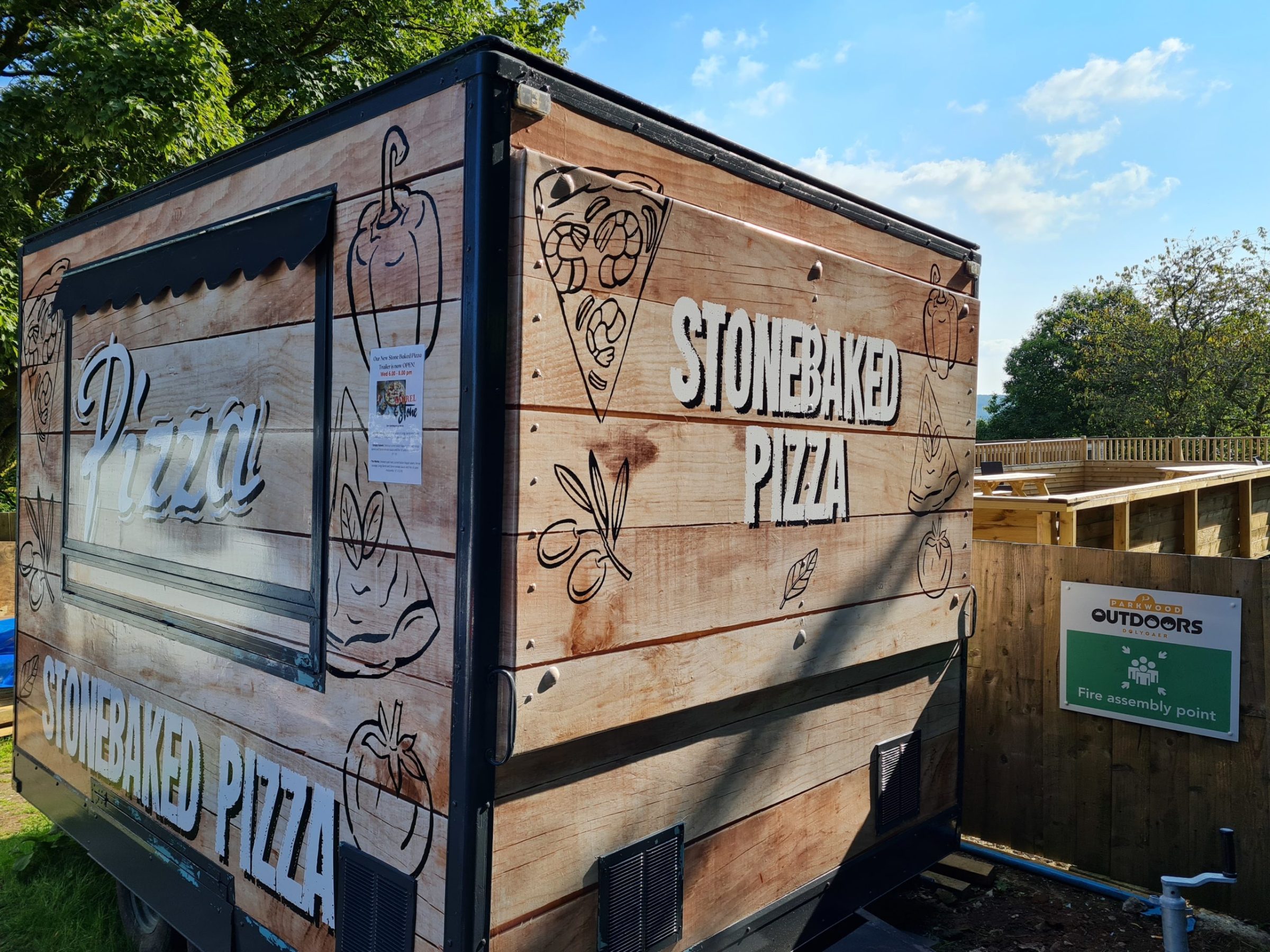 Food and Drinks at Parkwood Outdoors | Dolygaer Outdoor